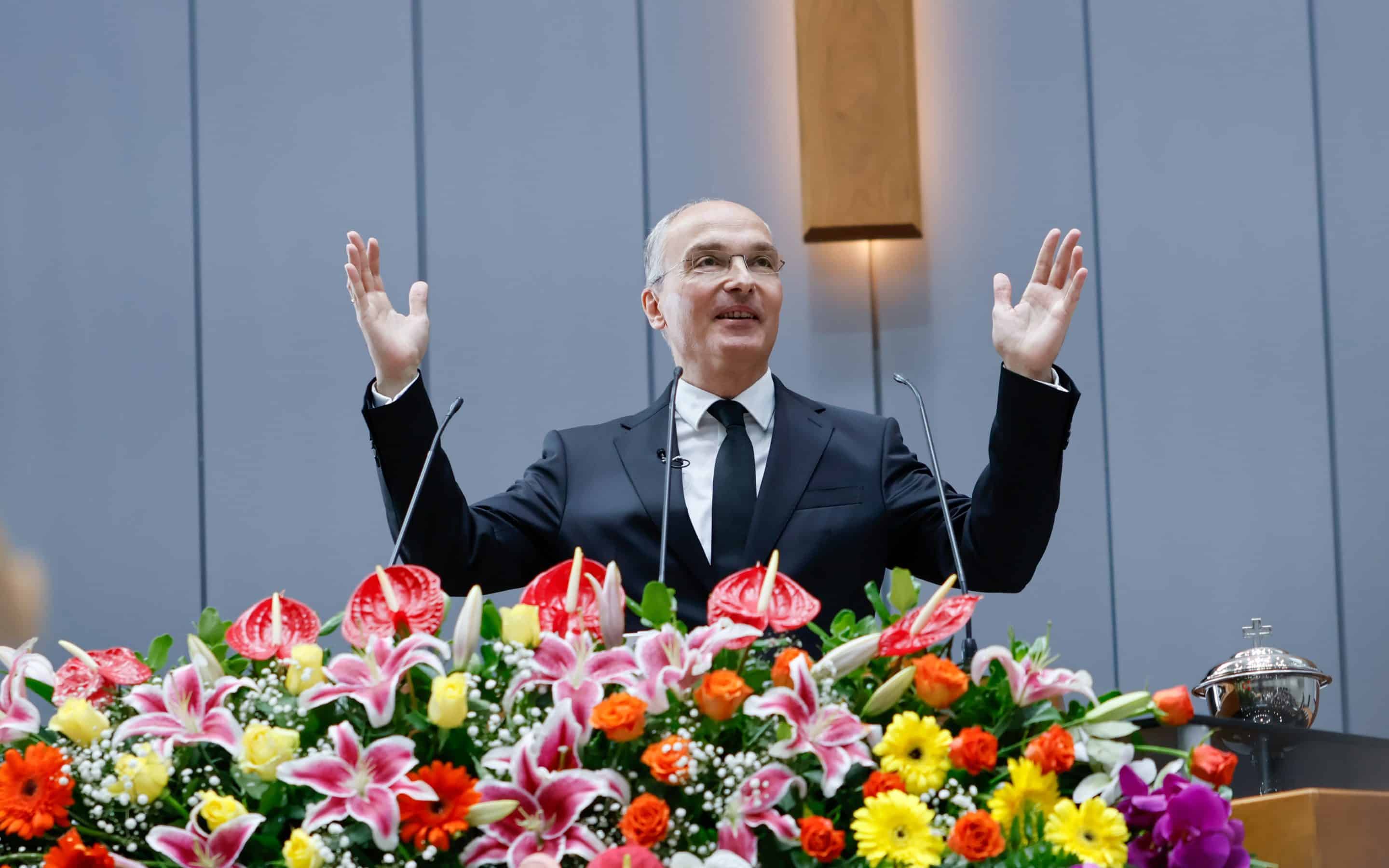 Change at the helm of the New Apostolic Church International - New ...